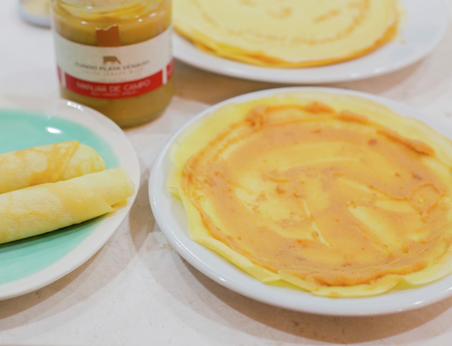 Panqueques con manjar - La Cocina Chilena de Pilar Hernández