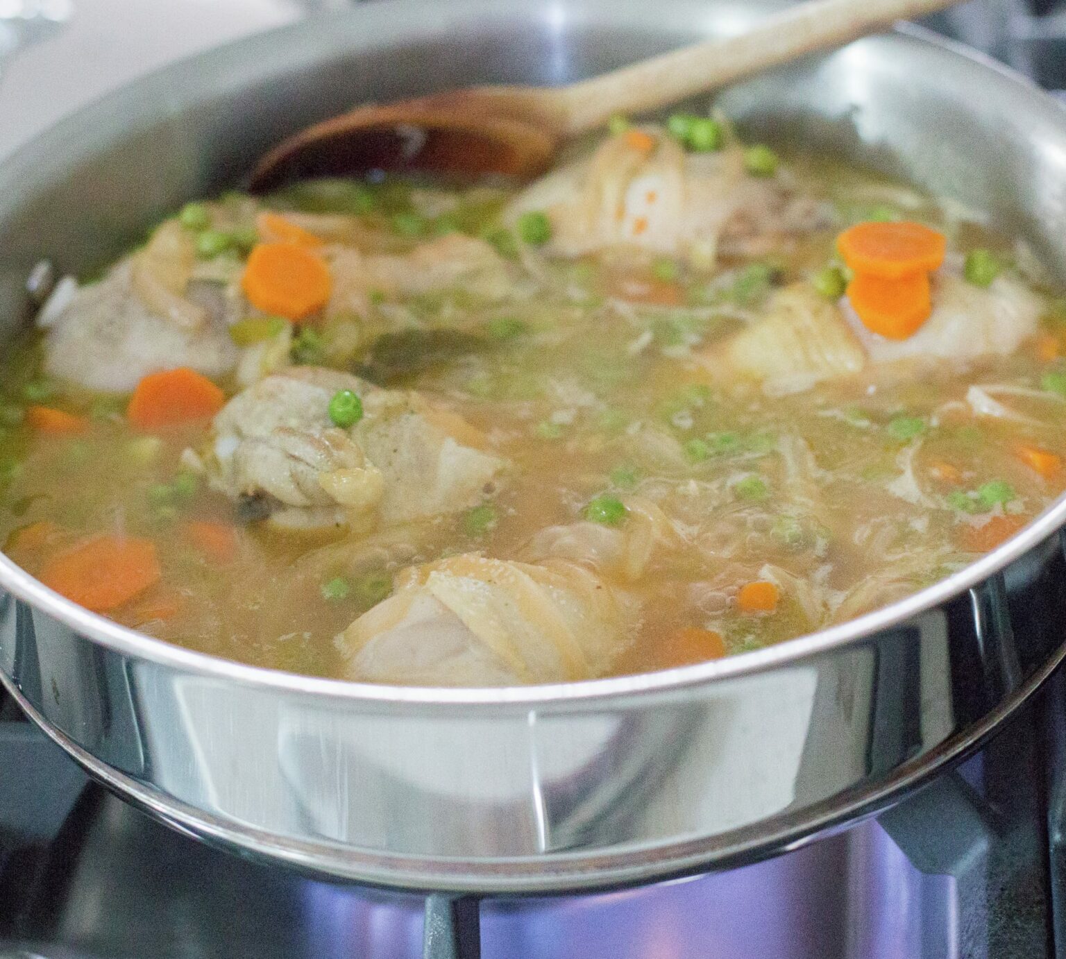 Pollo arvejado - La Cocina Chilena de Pilar Hernández